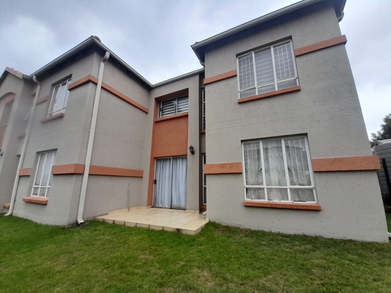 2 Bedroom Townhouse for sale in Ormonde View - P24-116712152