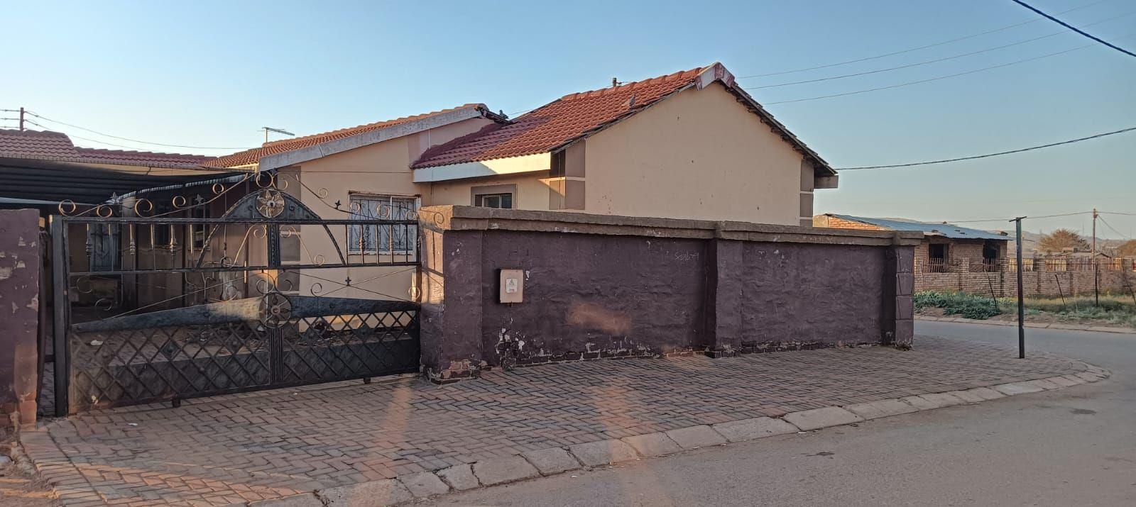 3 Bedroom House for sale in Ikageng - P24-116712245