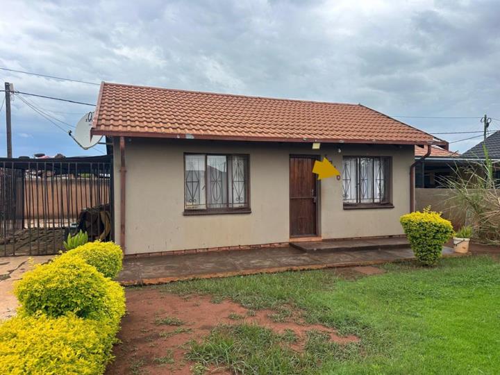 2 Bedroom House for sale in Ga-rankuwa Unit 9 - P24-116954347