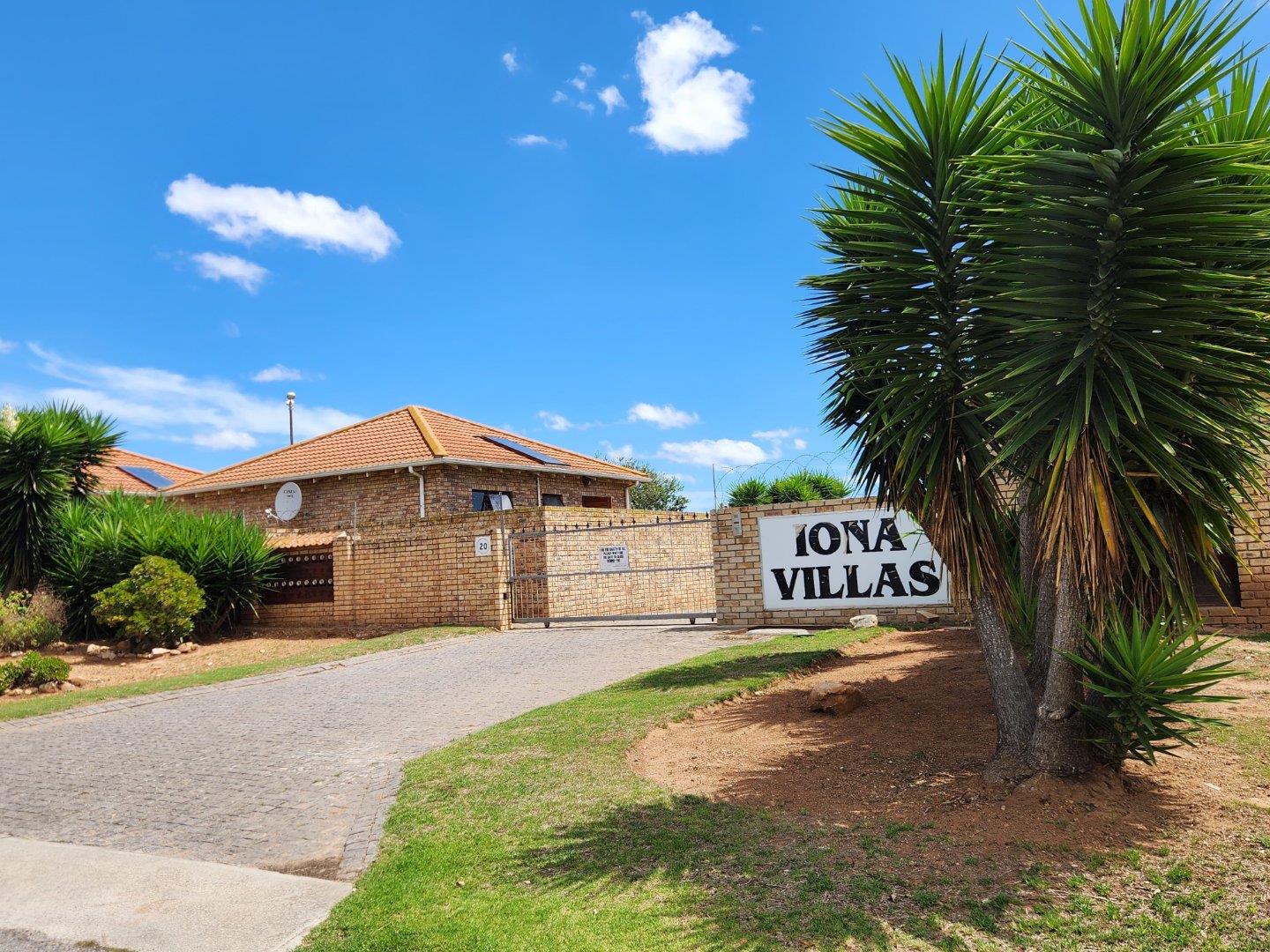 2 Bedroom House for sale in Campher Park - P24-116713611
