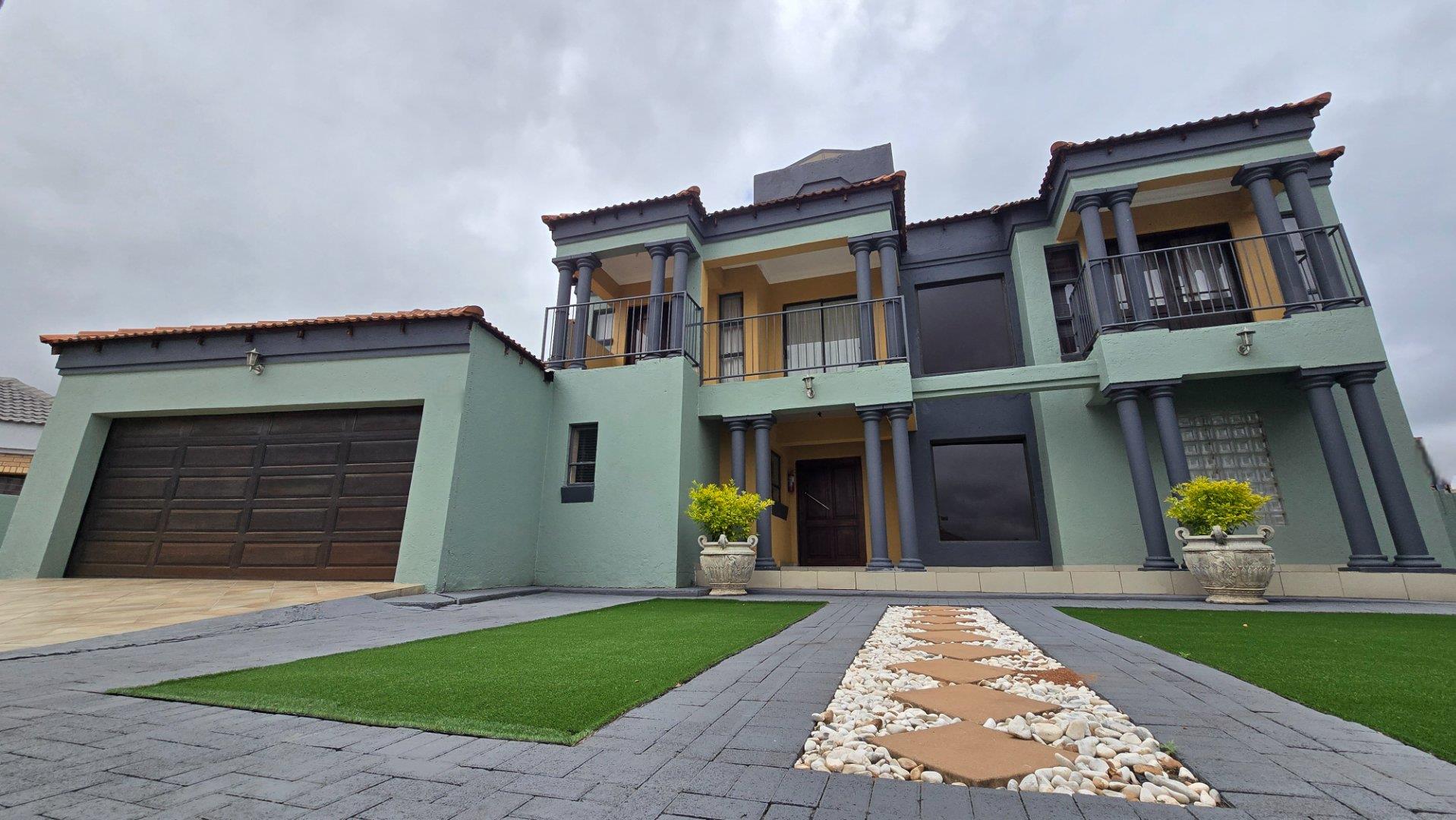 5 Bedroom House for sale in Serala View - P24-116714513