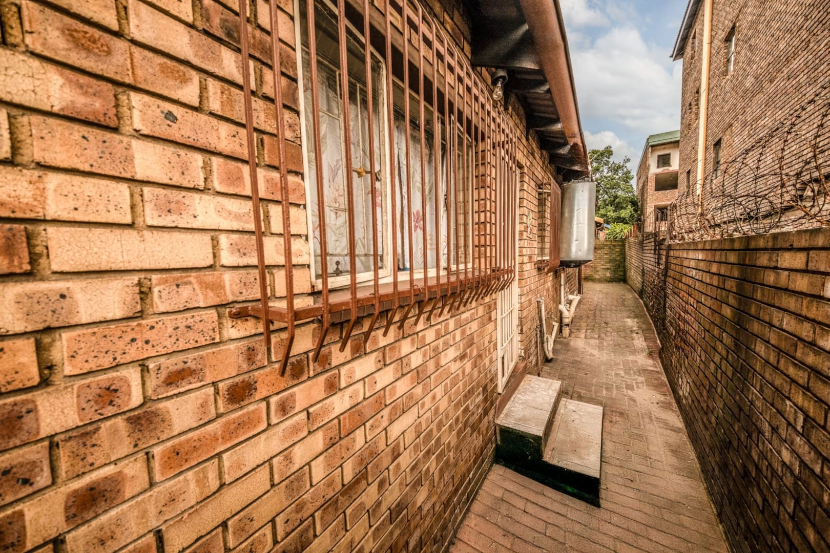2 Bedroom Townhouse for sale in Witbank Central - P24-116714885