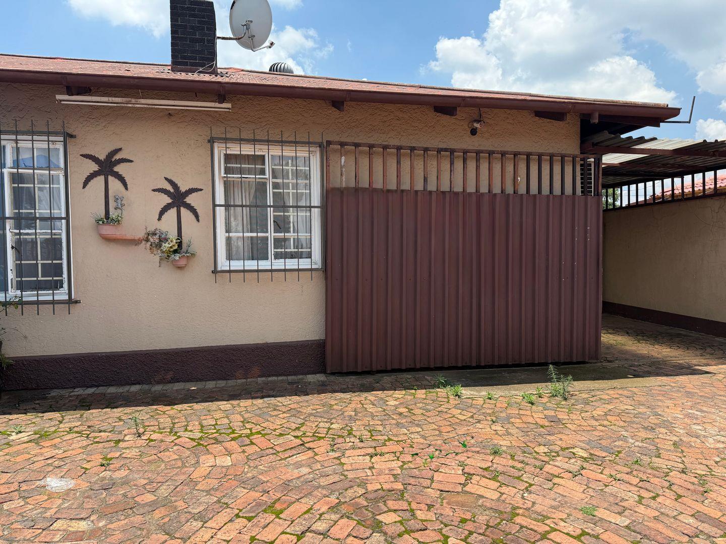 3 Bedroom House for sale in Vanderbijlpark CW 5 - P24-116717179