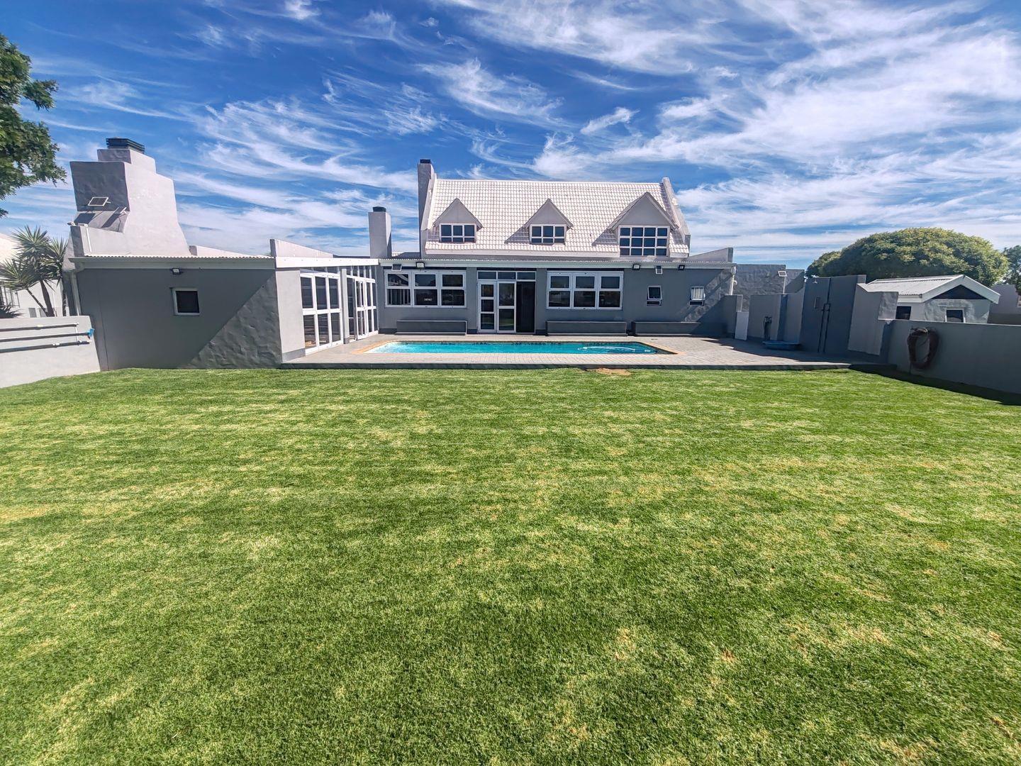 4 Bedroom House for sale in Long Acres Country Estate - P24-116721897