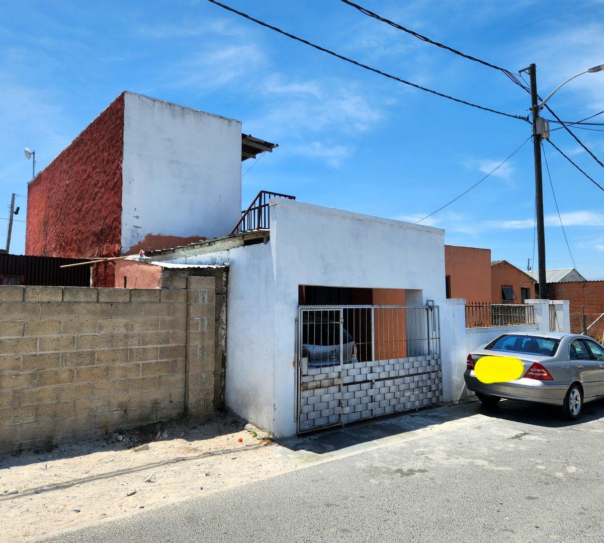 2 Bedroom House for sale in Mfuleni - P24-116722105