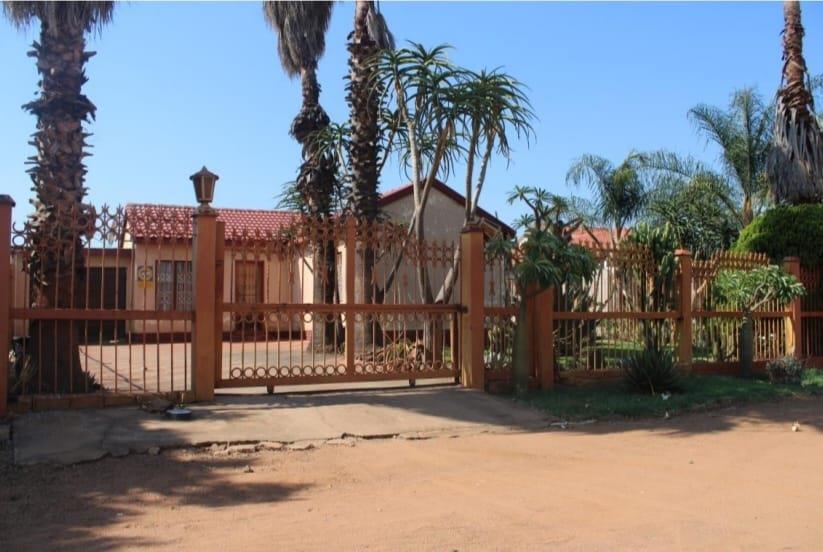 2 Bedroom House for sale in Mabopane Unit U - P24-116723921