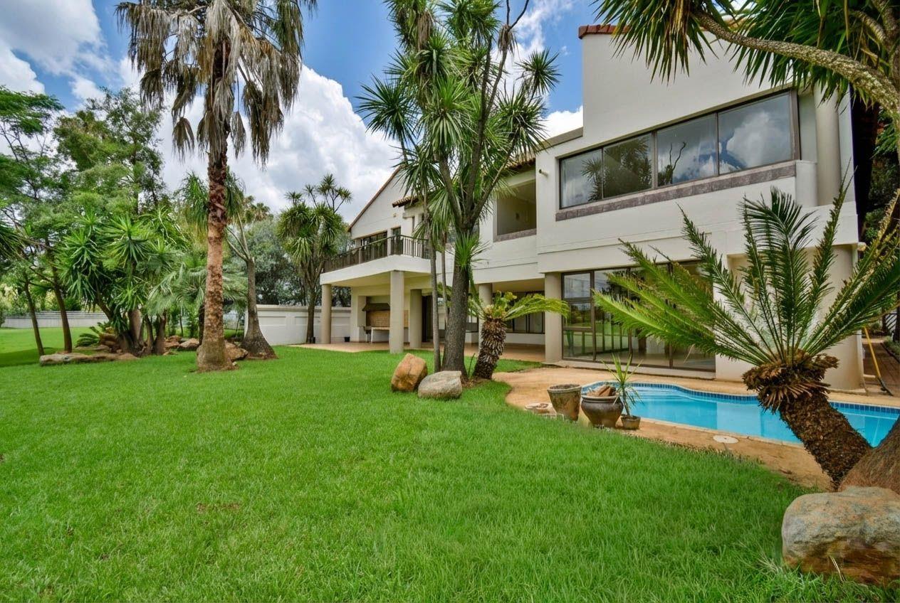 4 Bedroom House for sale in Silver Lakes Golf Estate - P24-116722383