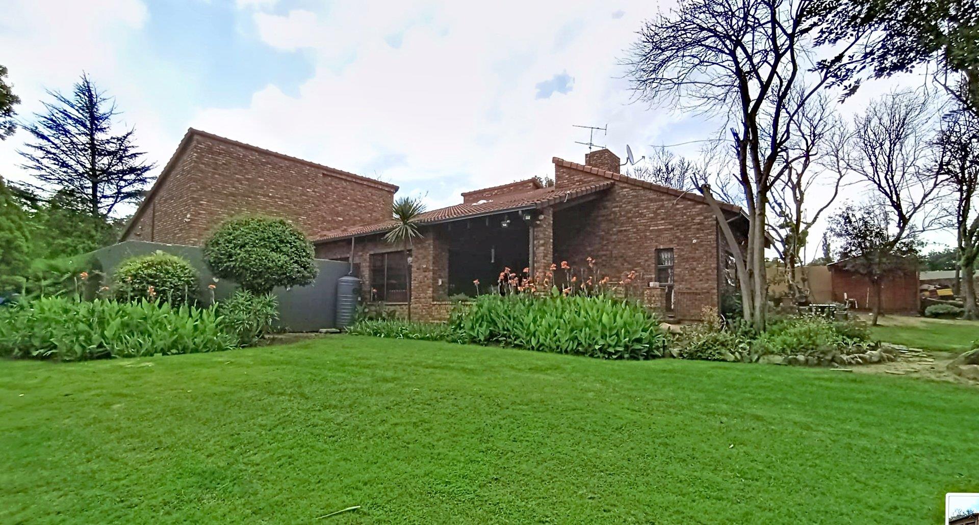 4 Bedroom House for sale in Paulshof - P24-116733834