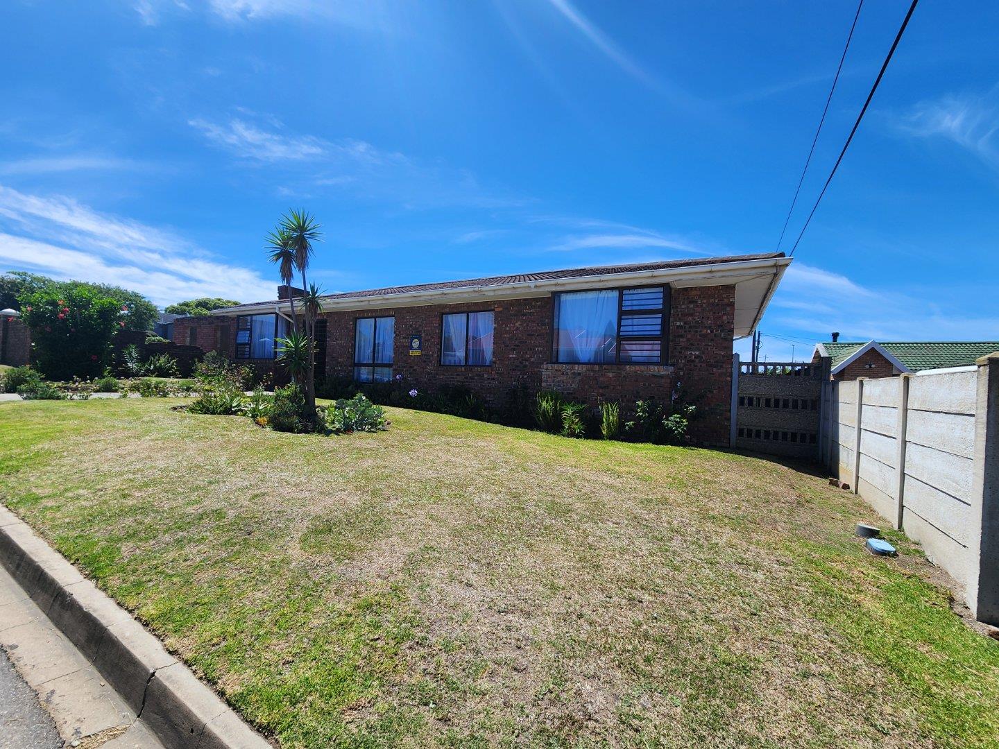 3 Bedroom House for sale in Levallia - P24-116733954