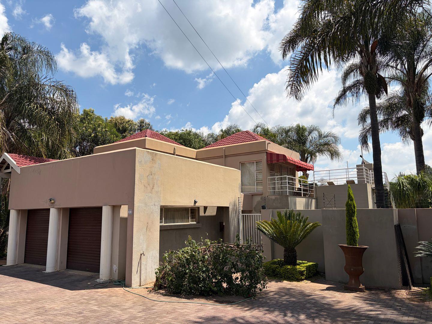 3 Bedroom House for sale in Moreleta Park - P24-116734081