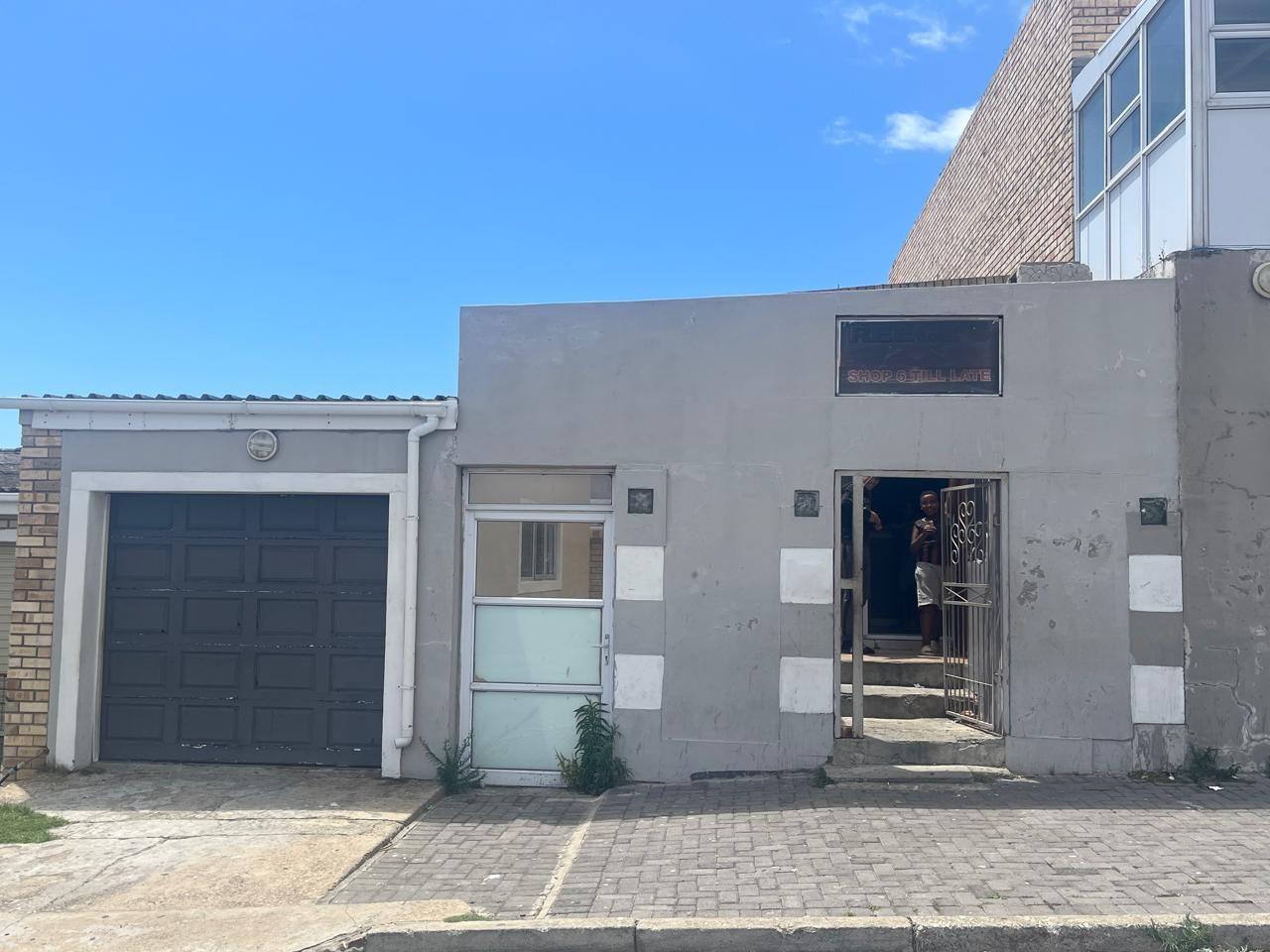 3 Bedroom House for sale in Schauderville - P24-116734929