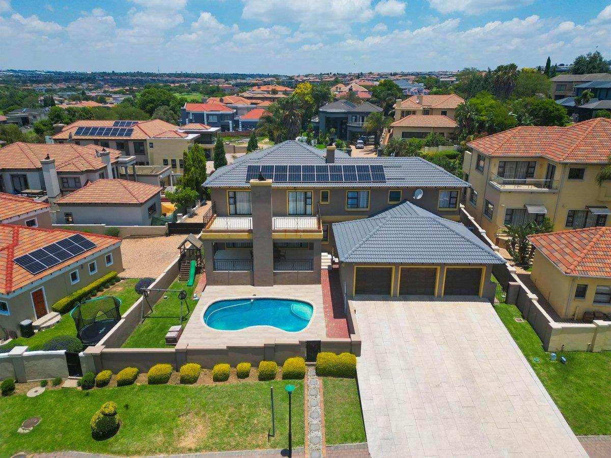 7 Bedroom House for sale in Blue Valley Golf Estate - Wick Street - P24 ...