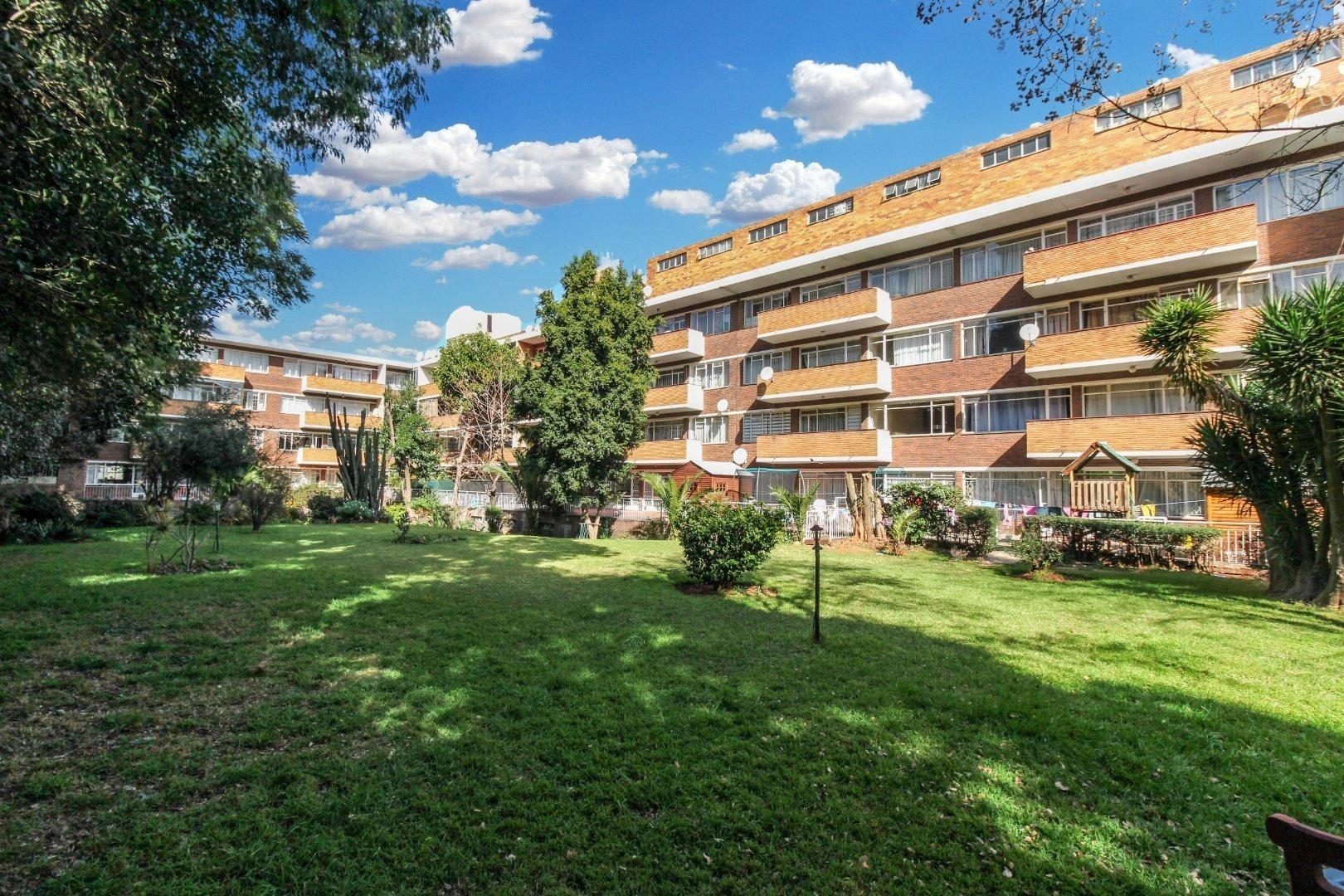 2 Bedroom Apartment / flat for sale in Parktown - 10 Ss Mostyn Hall, 7 ...