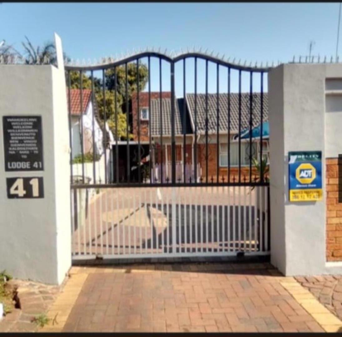15 Bedroom House for sale in Hurlyvale - P24-116738714
