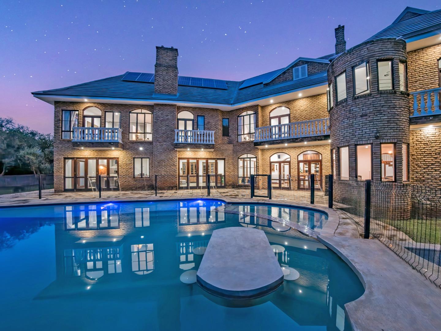 5 Bedroom House for sale in Mooikloof Equestrian Estate - P24-116739783