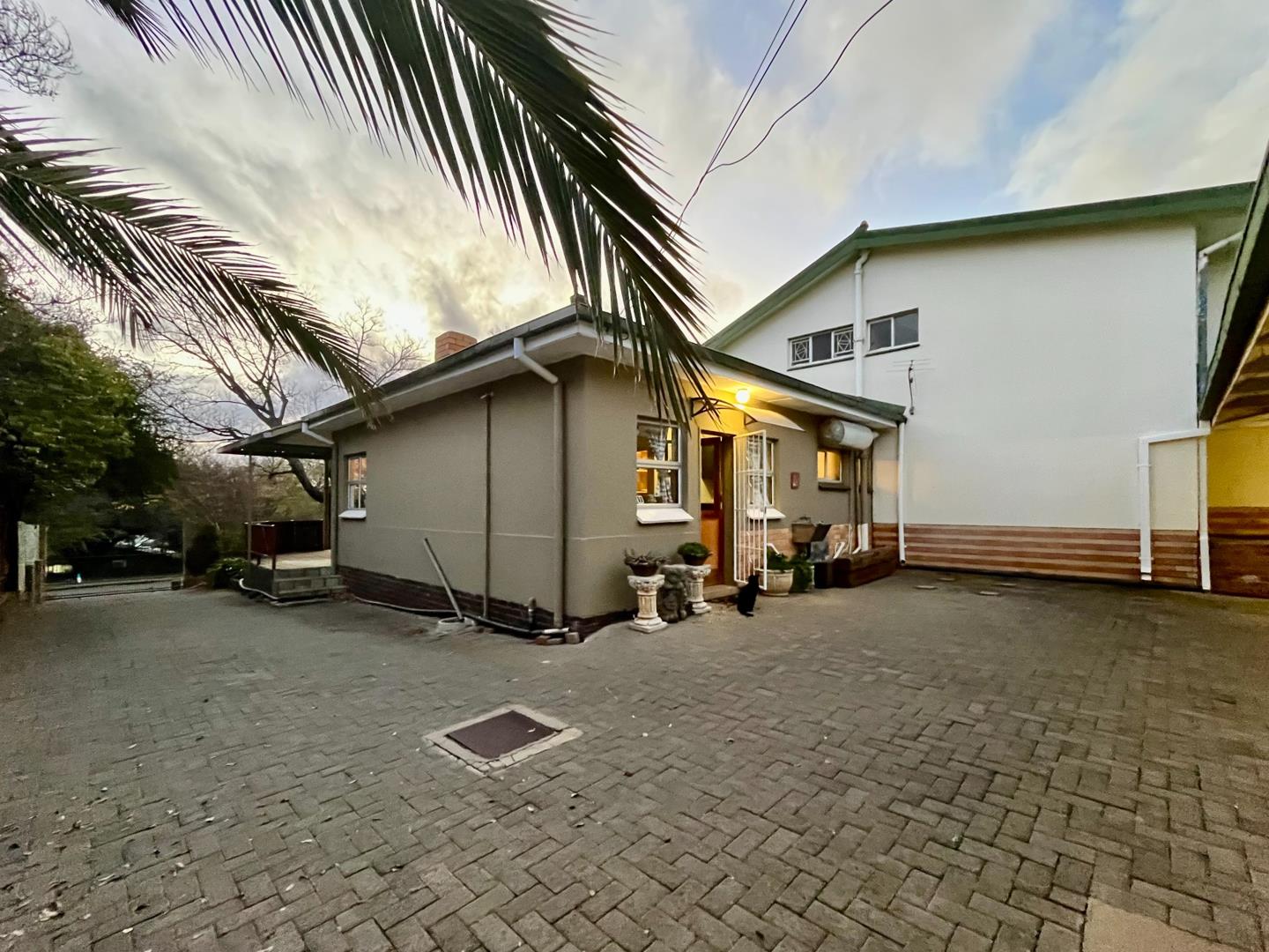 4 Bedroom House for sale in Dan Pienaar - P24-116740760