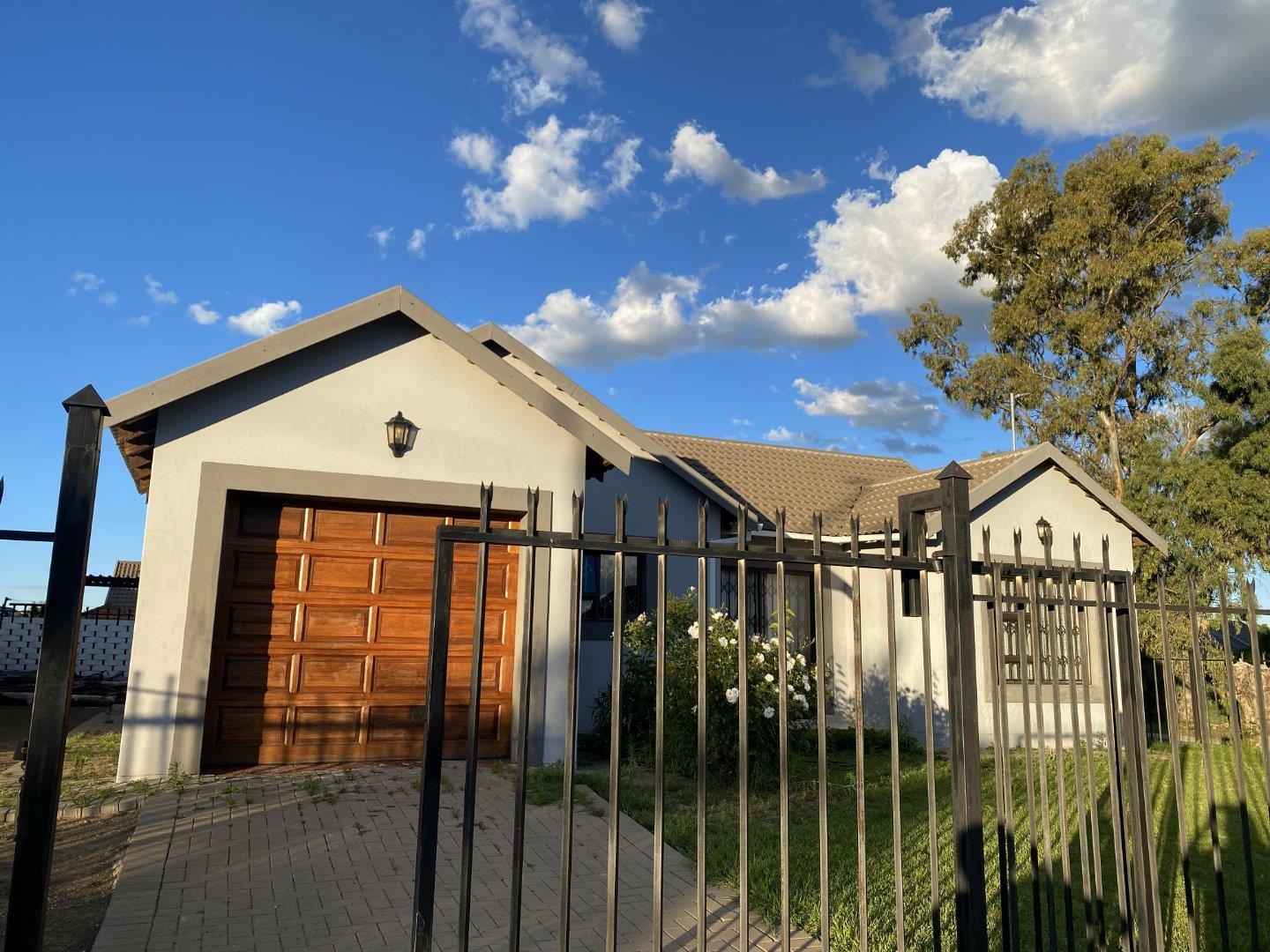 3 Bedroom House for sale in Arcata Estate - P24-116742714