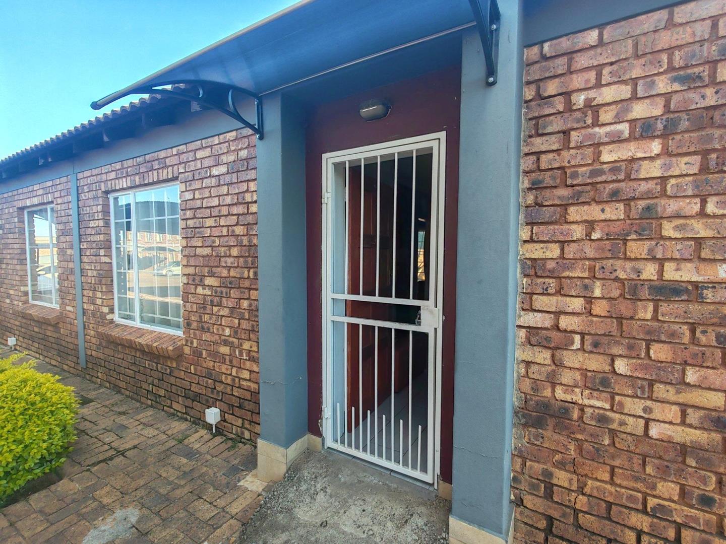 2 Bedroom Townhouse for sale in Pretoria West - 570 Fred Messenger Ave ...