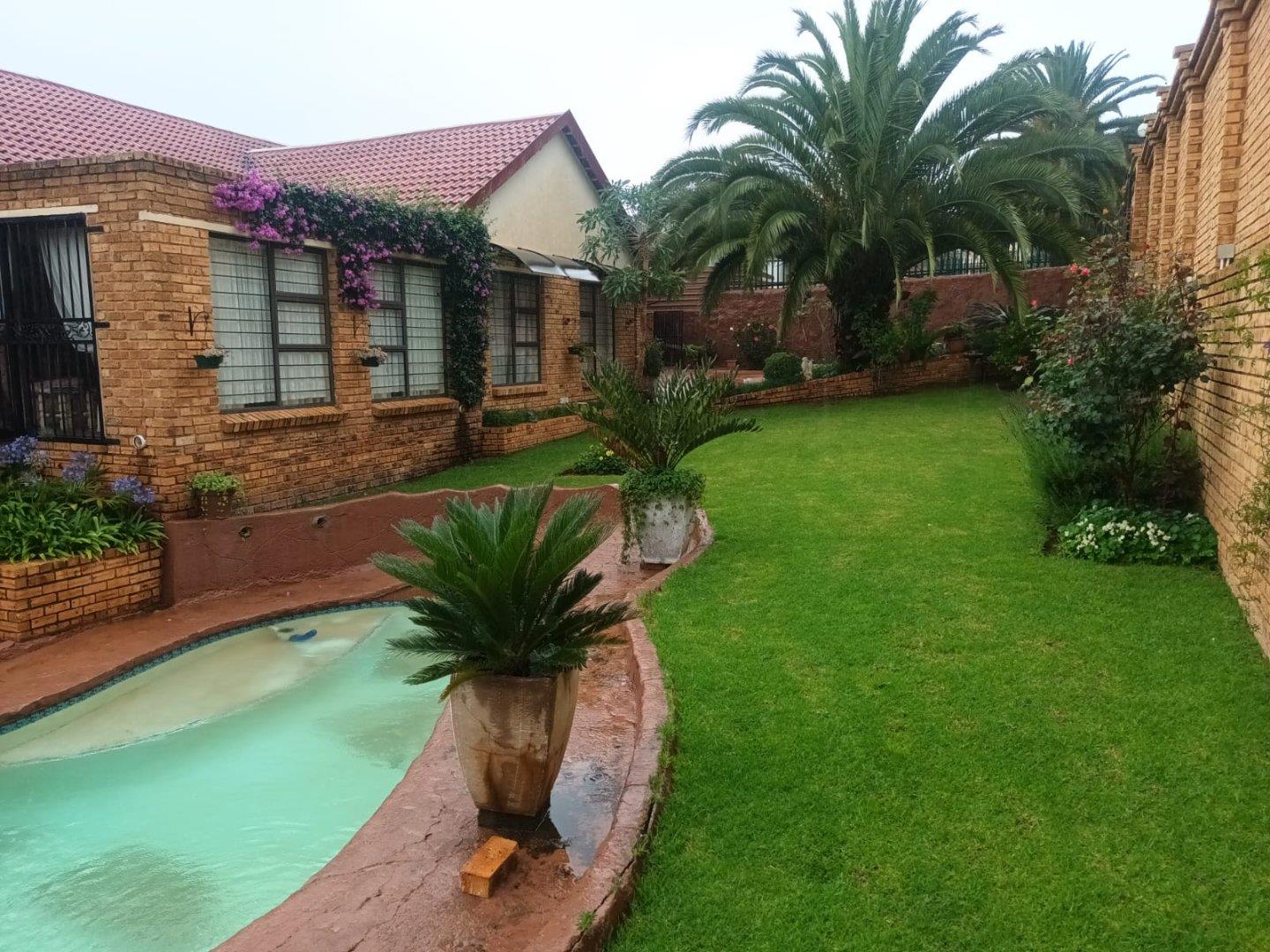 4 Bedroom House for sale in Rant En Dal - P24-116742980