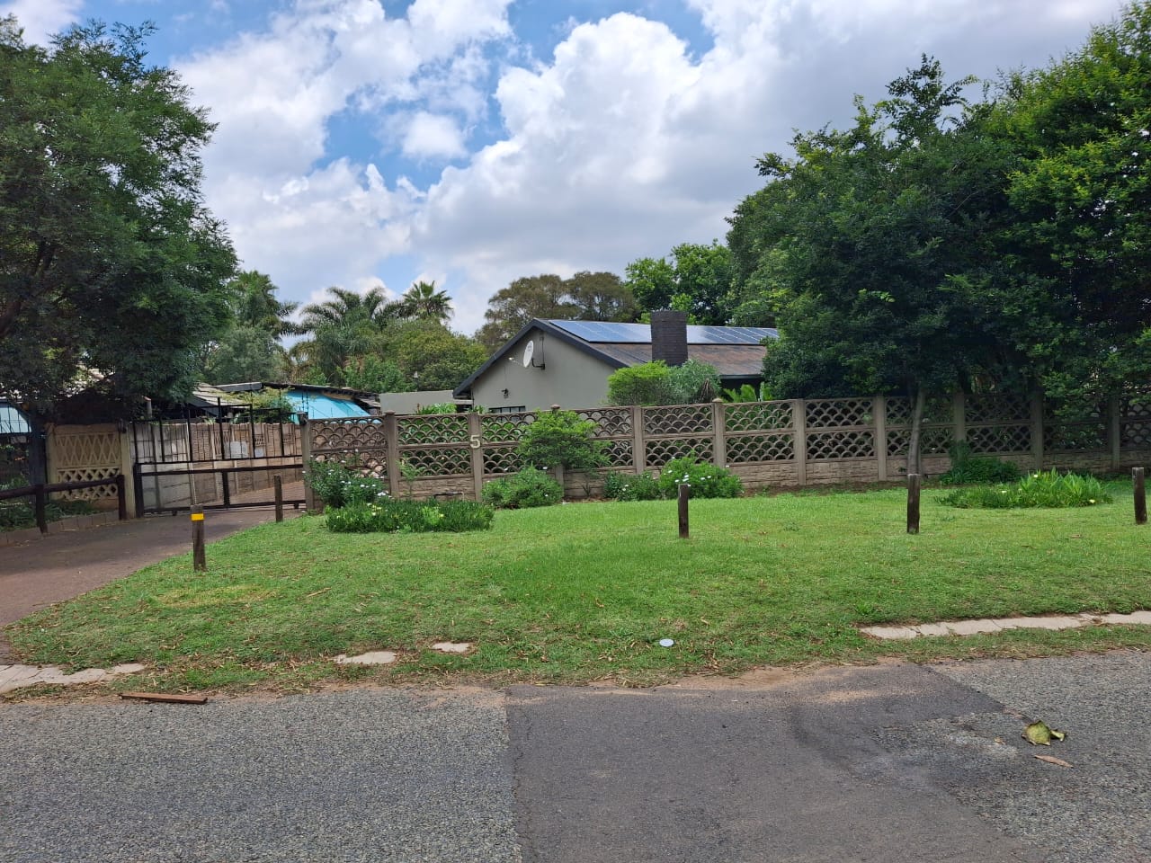 3 Bedroom House for sale in Witbank Ext 8 - P24-116746046