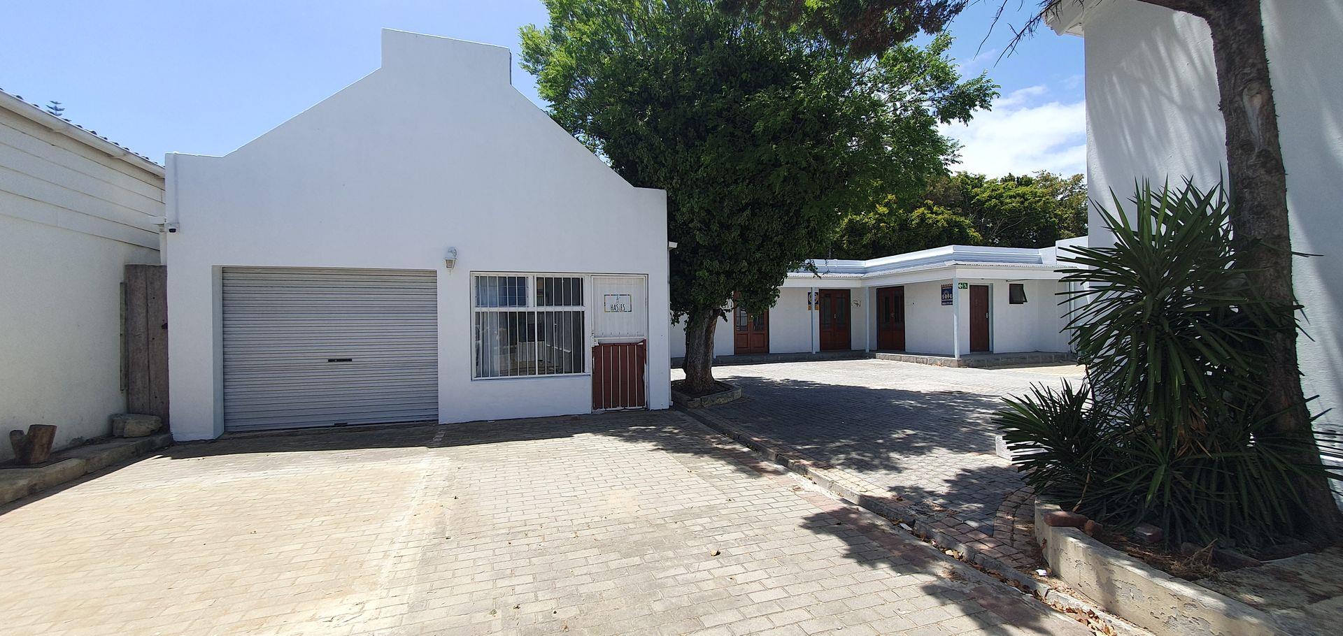 3 Bedroom House for sale in Hermanus Central - P24-116747087