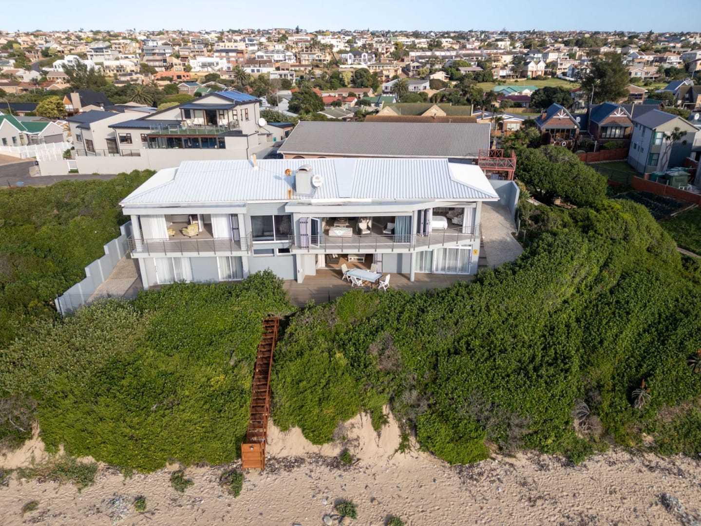 6 Bedroom House for sale in Wavecrest - P24-116297774