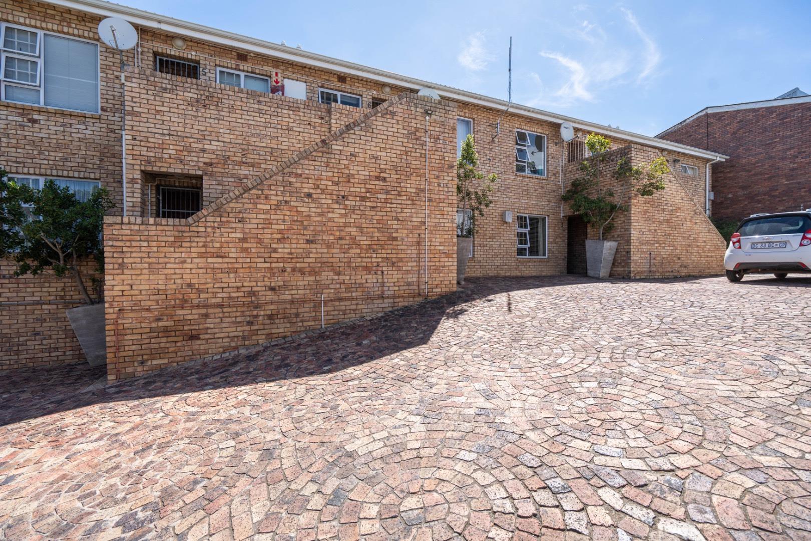 2 Bedroom Apartment / flat for sale in Grahamstown Central - P24-116752321