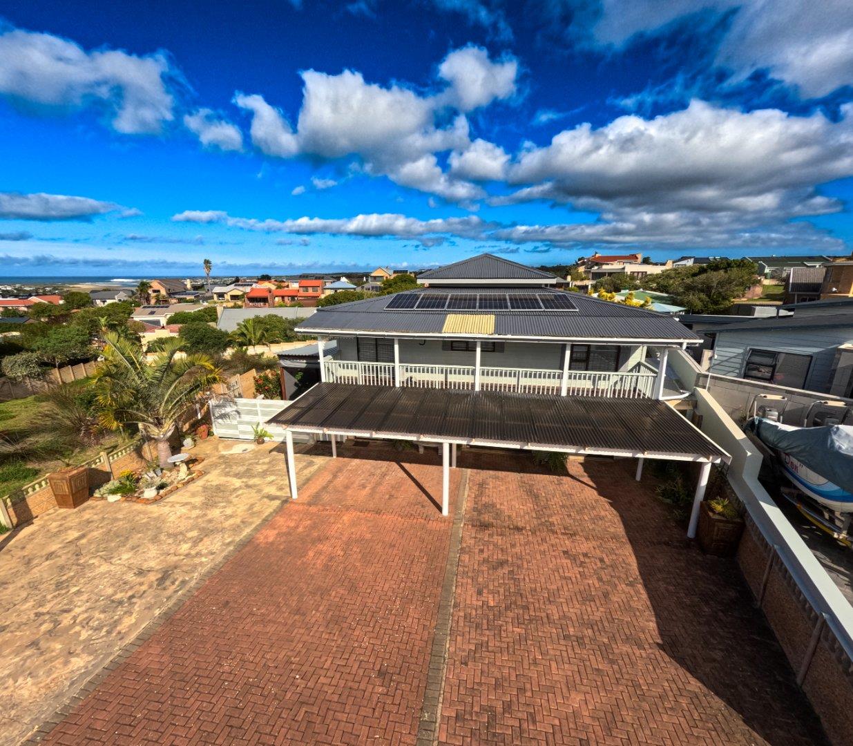 4 Bedroom House for sale in Stilbaai Wes - 9 Lobelia Street - P24-116752671