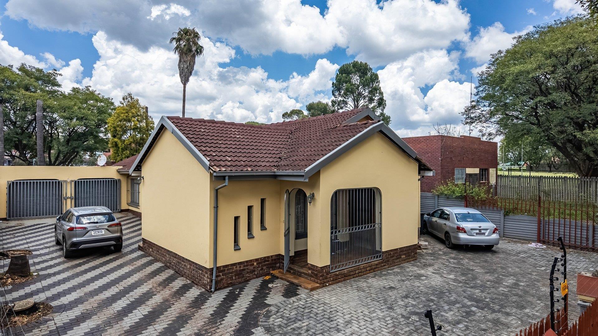 4 Bedroom House for sale in Daspoort - P24-116738209