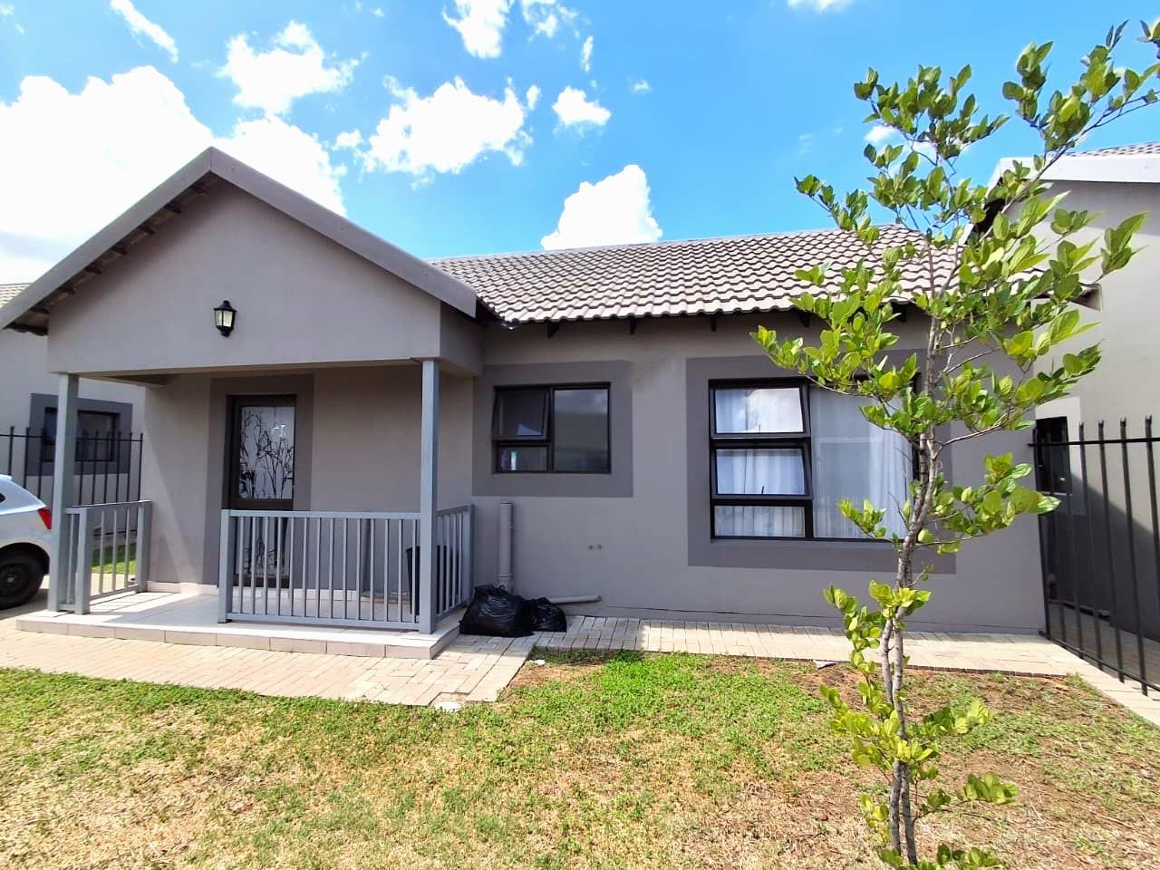 2 Bedroom House for sale in Arcata Estate - P24-116755600