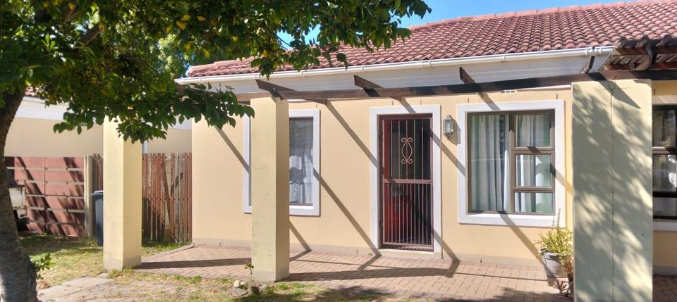 2 Bedroom Townhouse for sale in Highbury - 114 Newlands Crescent ...