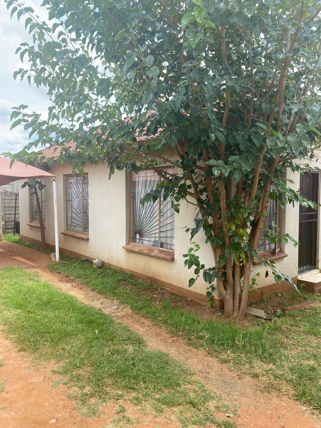 1 Bedroom House for sale in Clayville Industria - 1 Antimony Road ...