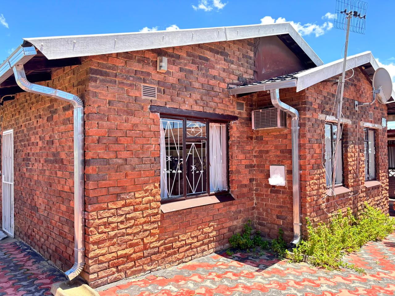 3 Bedroom House for sale in Steadville - P24-116758646