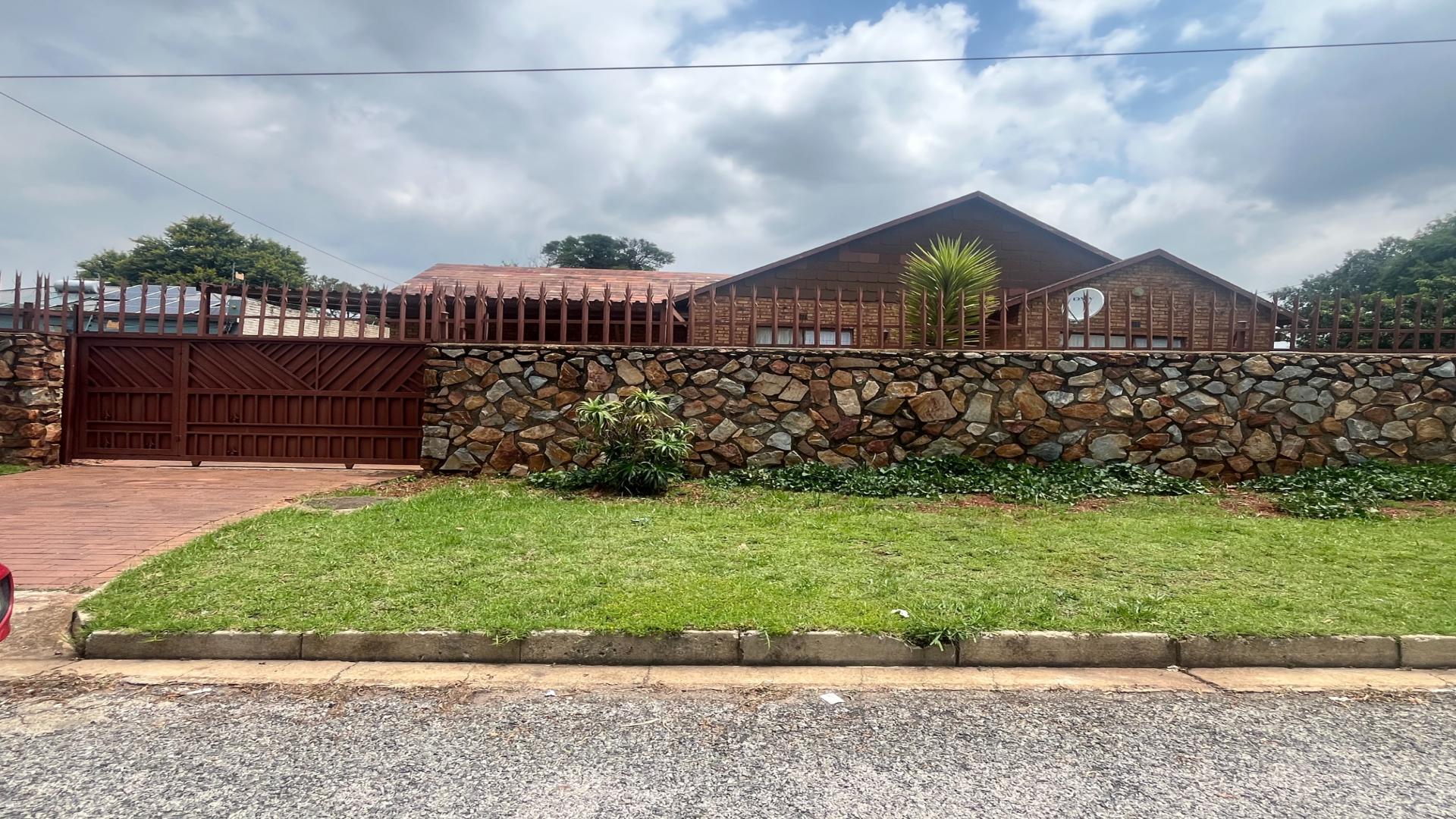 4 Bedroom House for sale in Selwyn - 42 Walker Avenue - P24-116758961