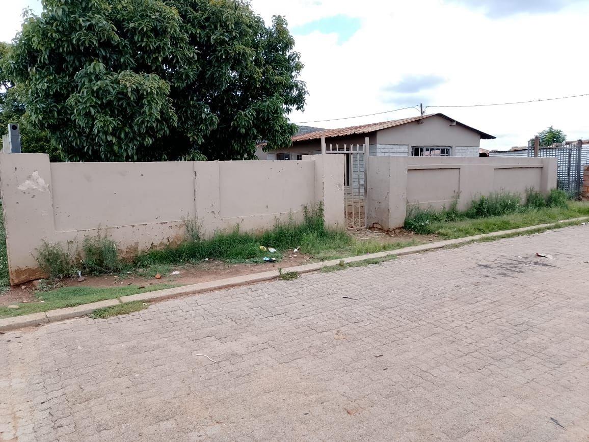 2 Bedroom House for sale in Mamelodi East - P24-116759652