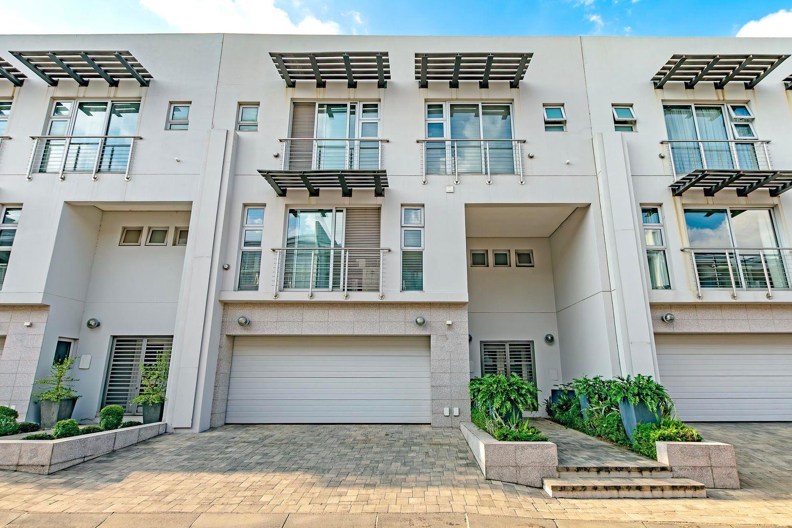 3 Bedroom Townhouse for sale in Bryanston - P24-116760910