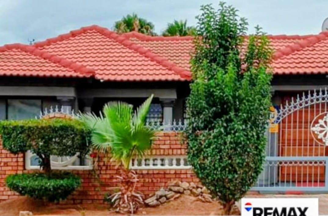 3 Bedroom House for sale in Mabopane - P24-116762865