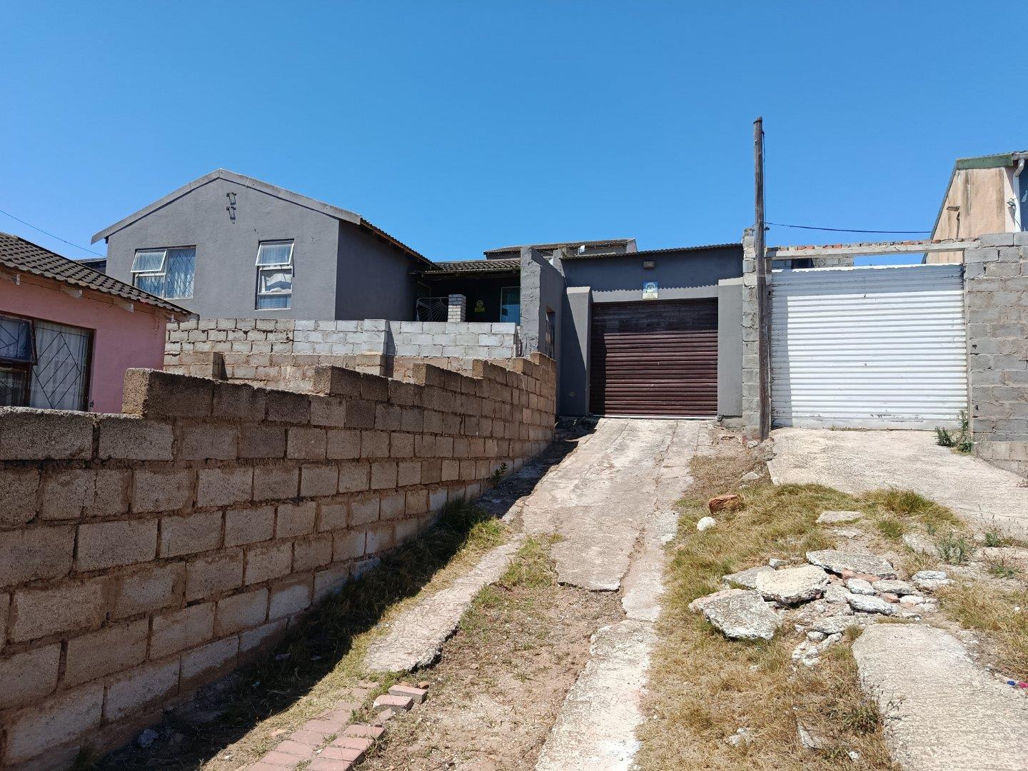 2 Bedroom House for sale in Allan Heights - P24-116764380