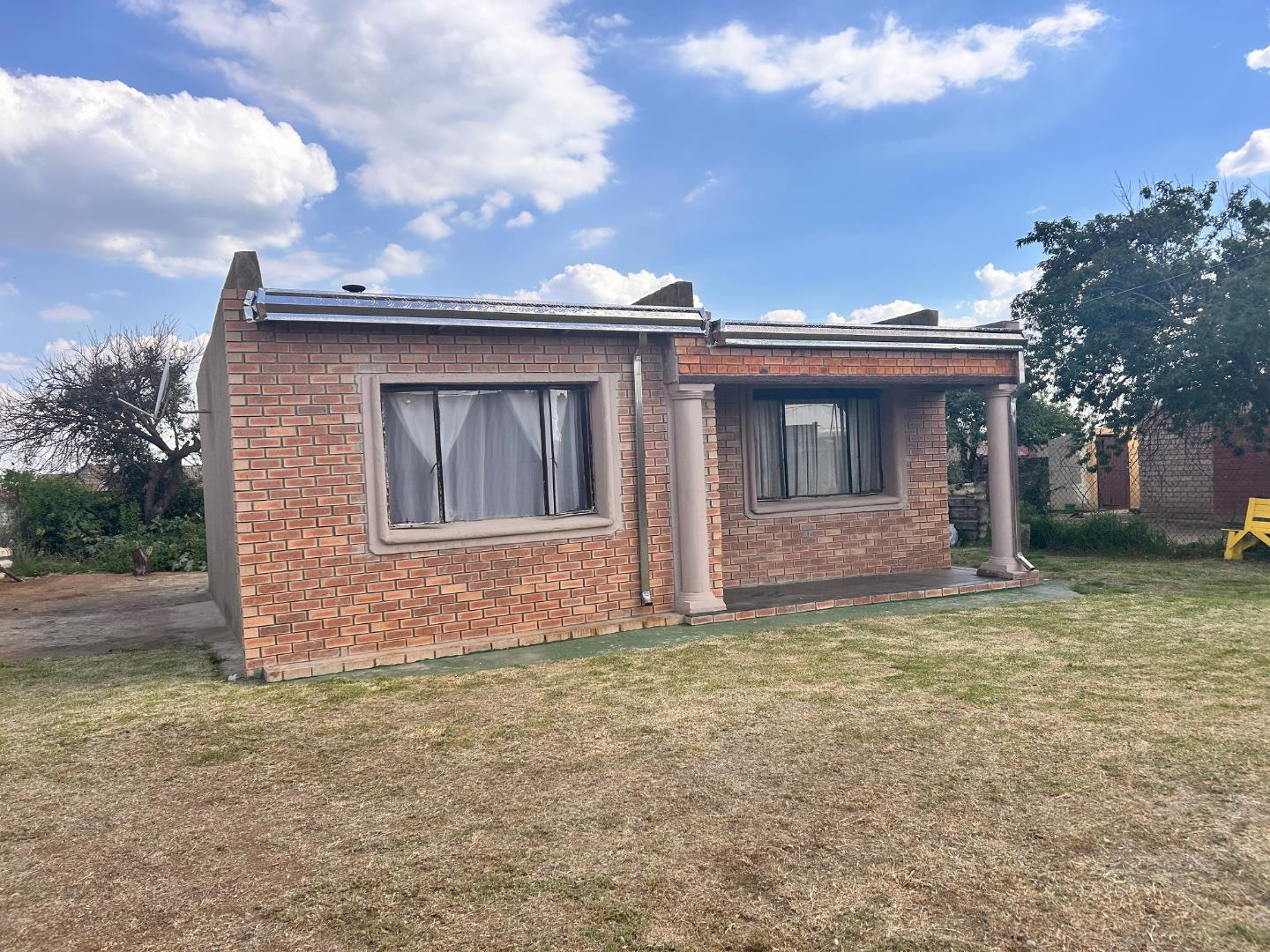 2 Bedroom House for sale in Tsakane Ext 5 - P24-116766966
