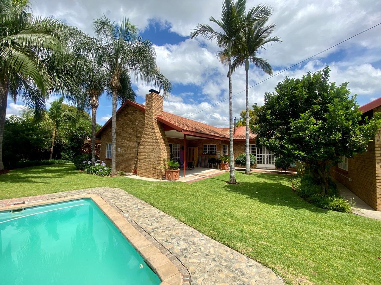 3 Bedroom House for sale in Groblersdal - P24-116771362