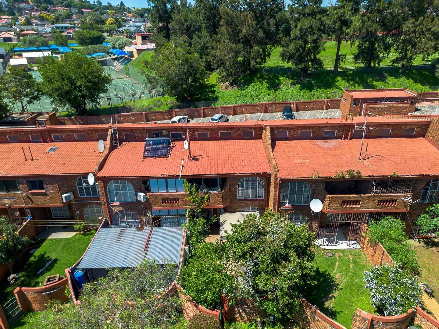 3 Bedroom Townhouse for sale in Glenanda - 6 Ss Royal Coach Inn, 64 ...