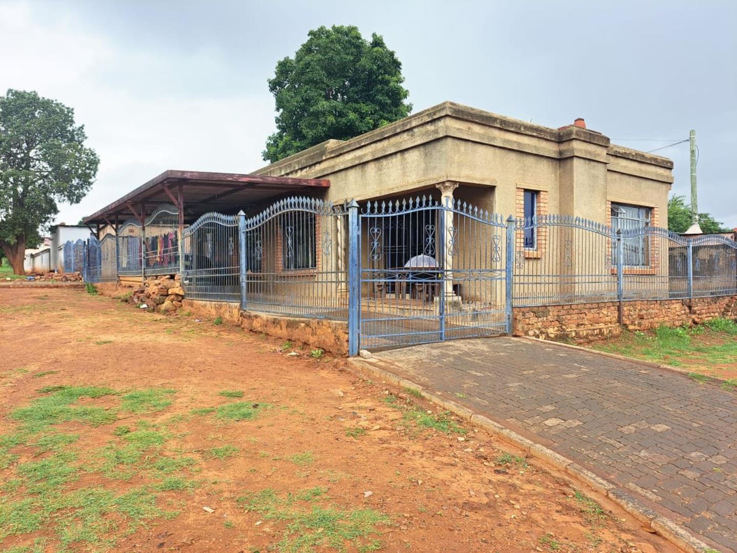 8 Bedroom House for sale in Mamelodi - P24-116777913
