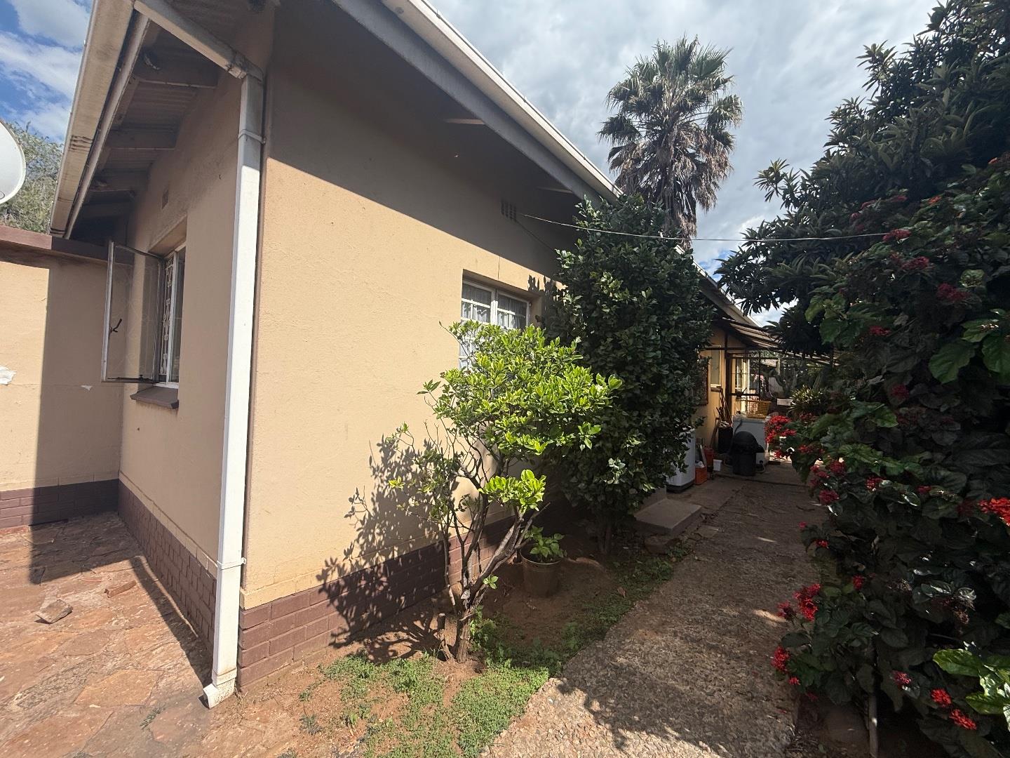 8 Bedroom House for sale in Vanderbijlpark CW 5 - P24-116778497
