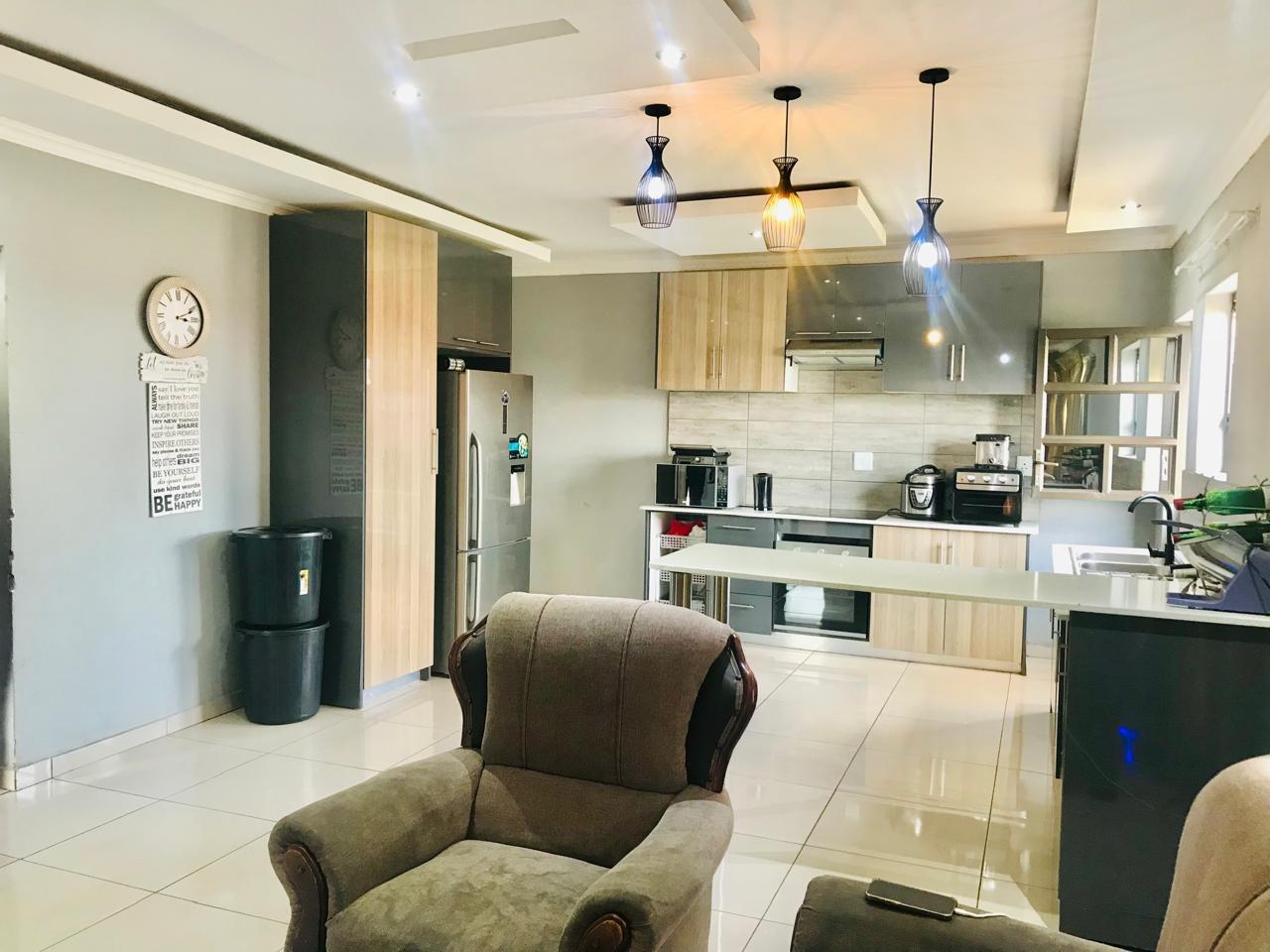 3 Bedroom House for sale in Mahlasedi Park - P24-116789677