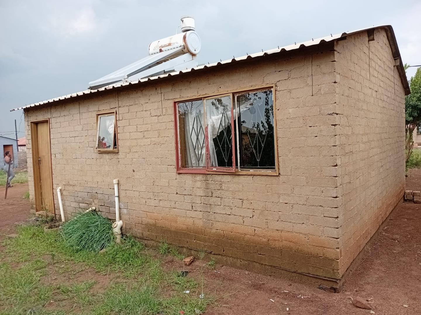 2 Bedroom House for sale in Tshepong - P24-116789847