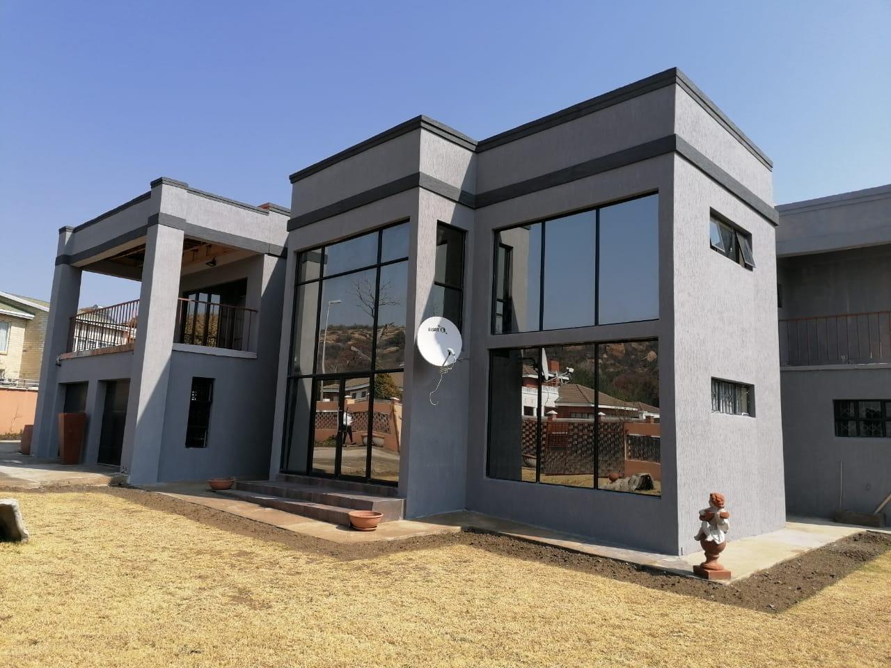4 Bedroom House for sale in Ladybrand - P24-116795783