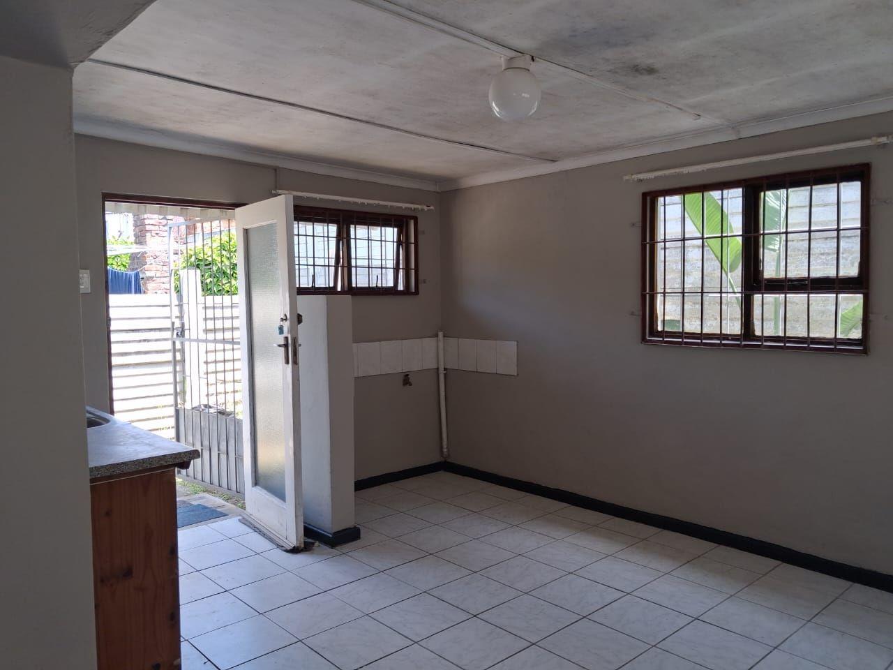 1 Bedroom House to rent in Quigney - P24-116796943