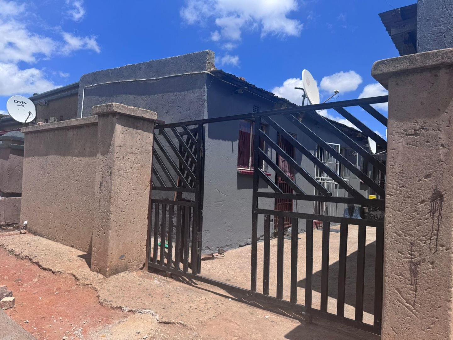 12 Bedroom House for sale in Ivory Park - P24-116797366