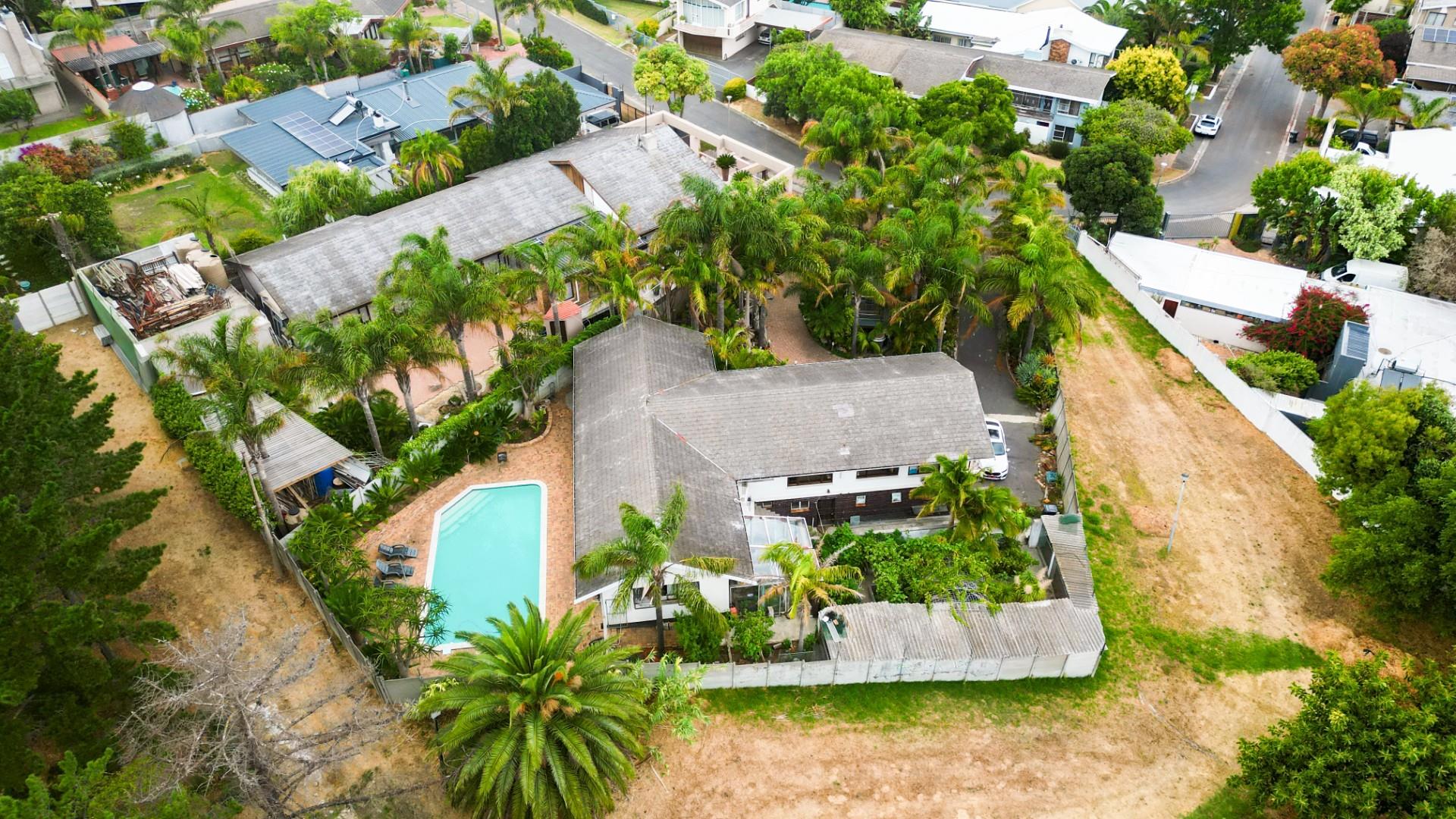 4 Bedroom House for sale in Parow North - P24-116800133