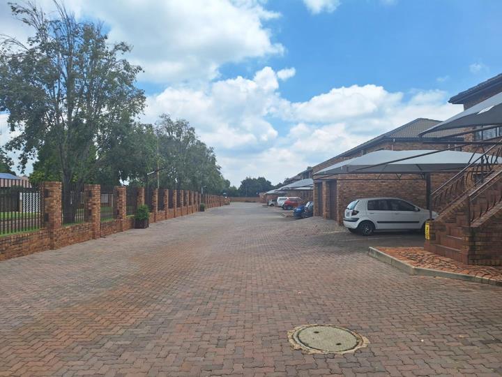 2 Bedroom Townhouse for sale in Dalview - P24-116844873